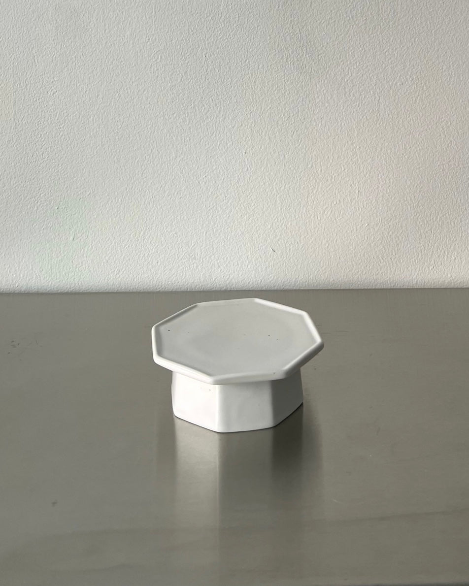 Traditional Pedestal Plates - JANE